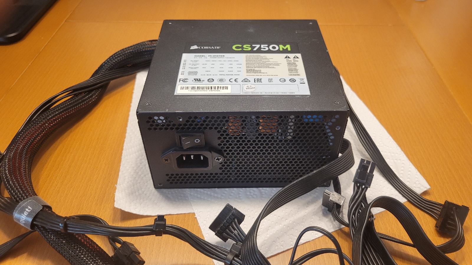 CS750M Corsair napajalnik 750w