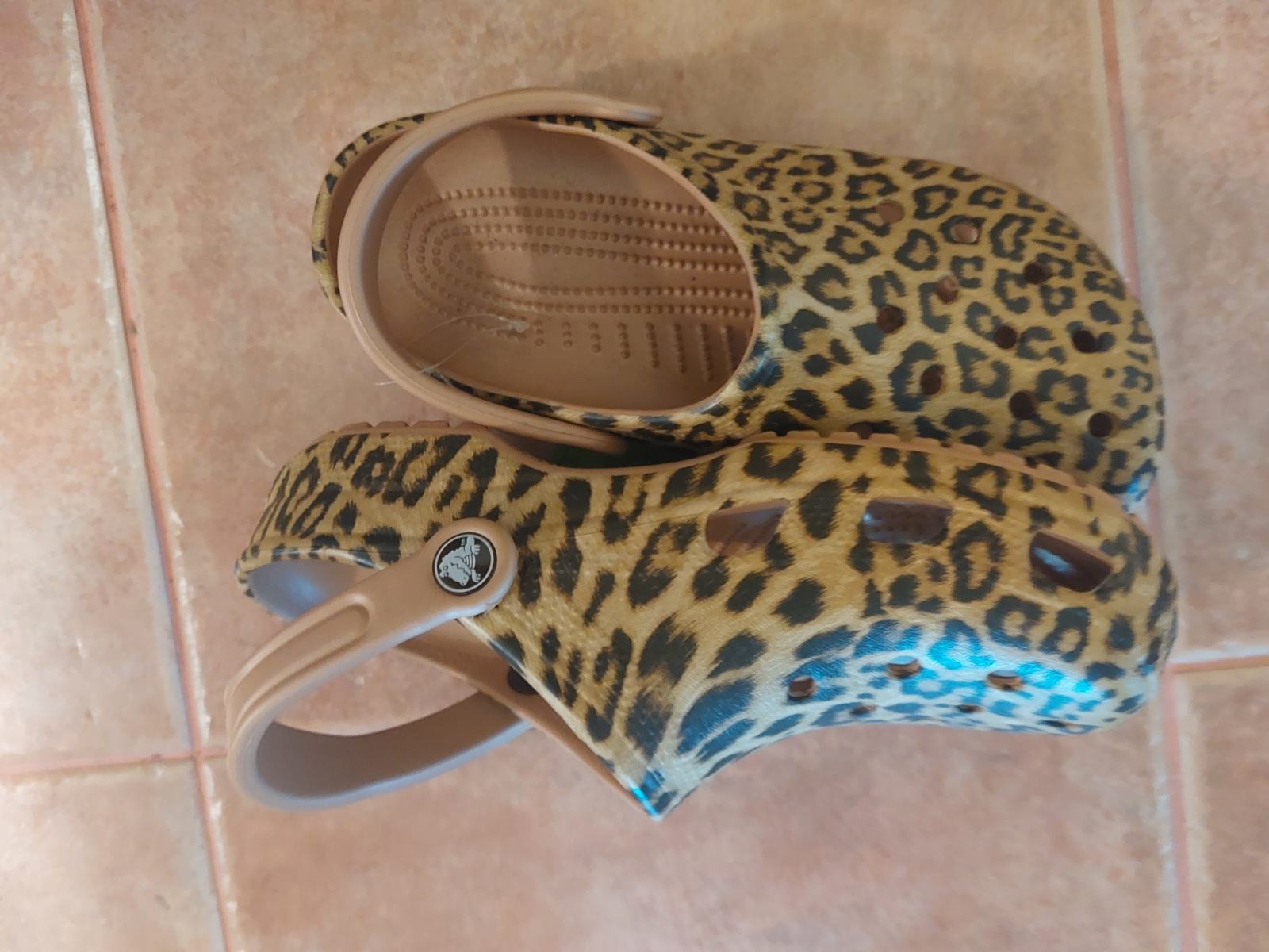Crocs NOVI atraktivna barva