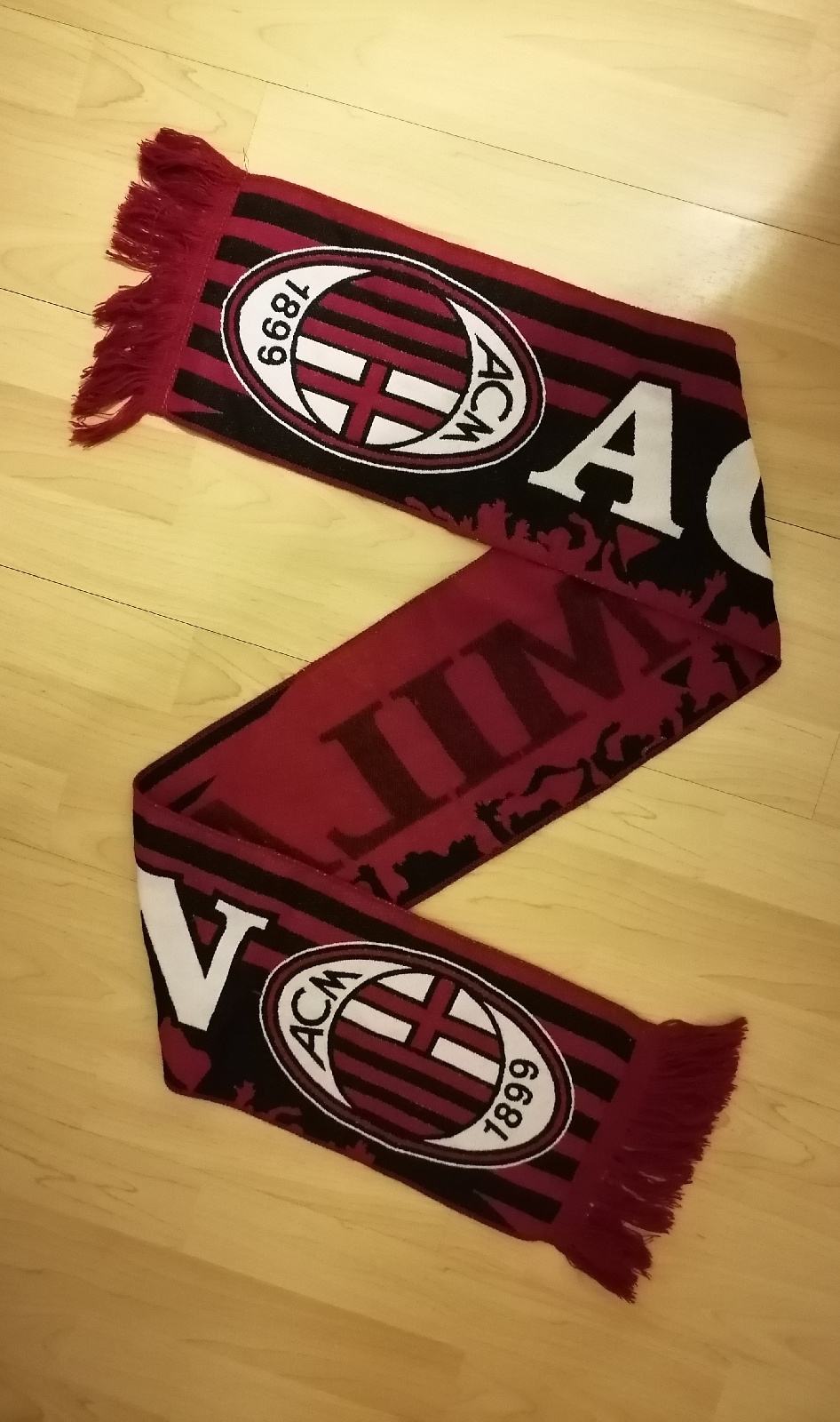 Navijaški šal od AC MILAN