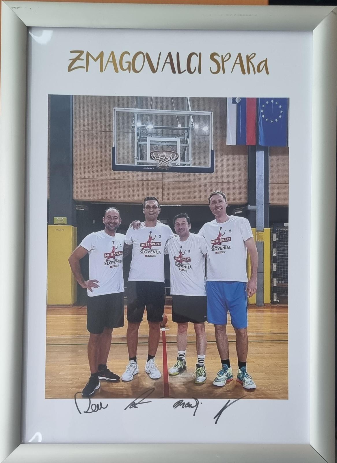 Original slika s podpisi SPAR zmagovalecev