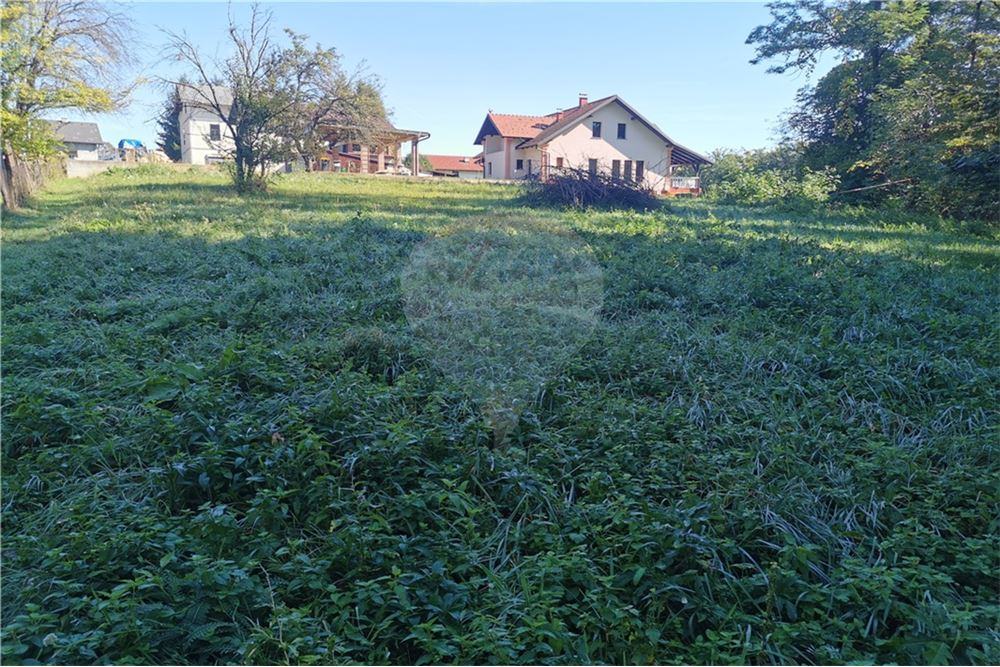 3 velike gradbene parcele blizu Ormoža