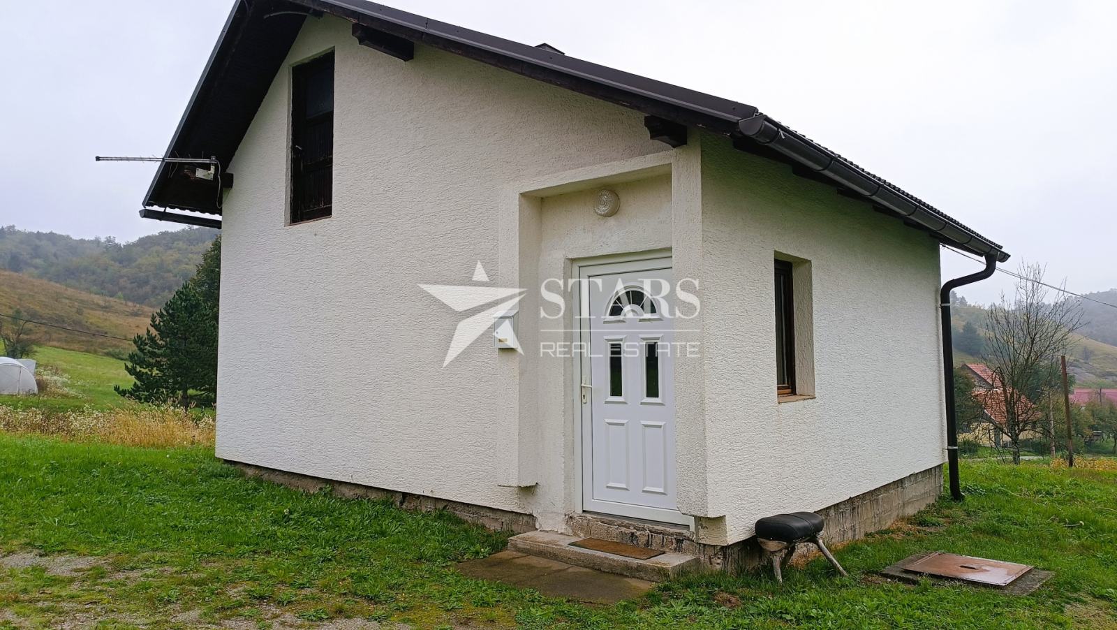 Josipdol - Hiša z vrtom in dvoriščnim poslopjem - 8 km od centra (prodaja)