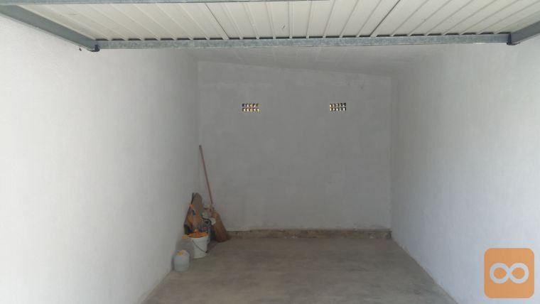 Lokacija garaže: Vič - ob tobačni tovarni 15 m2 (oddaja)