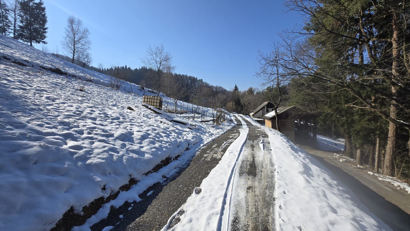 ODDAMO KMEČKO HIŠO Z OKOLICO Matke, 120.00 m2 (oddaja)