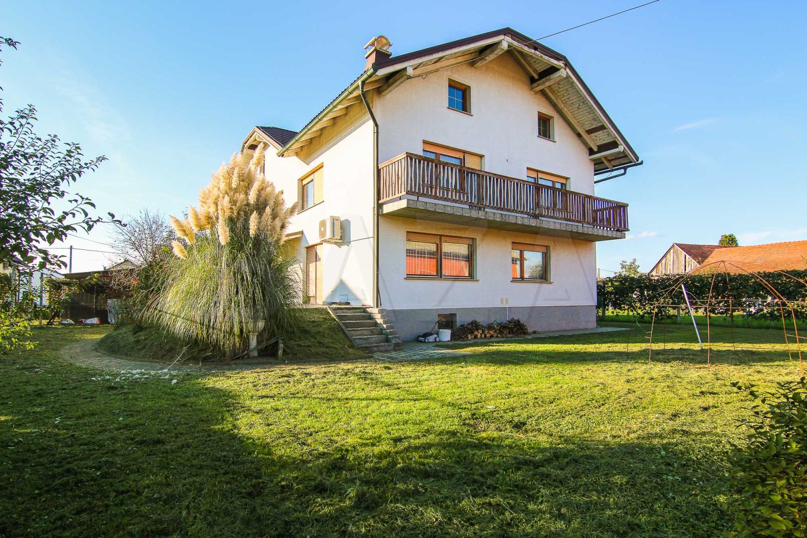Lokacija hiše: Murski Črnci, 405.00 m2 (prodaja)