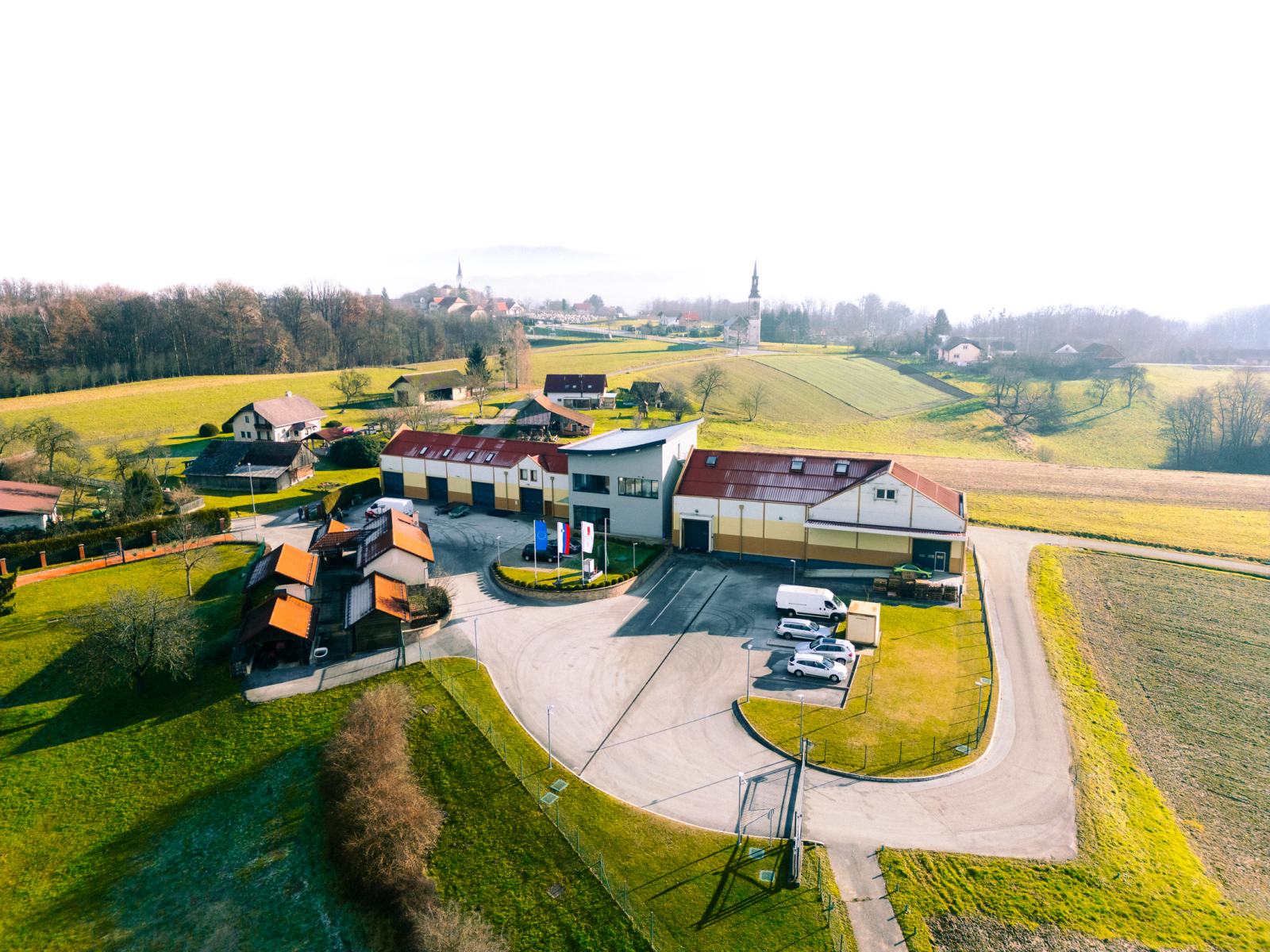 Lokacija poslovnega prostora: Kapele, 1262,9 m2 (oddaja)