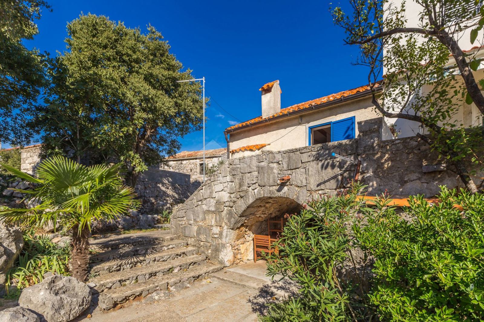 OTOK KRK, KORNIC - Kamnita hiša (prodaja)