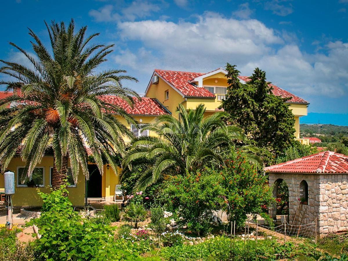 OTOK RAB, BARBAT - 150m od morja - Hiša z apartmaji (prodaja)