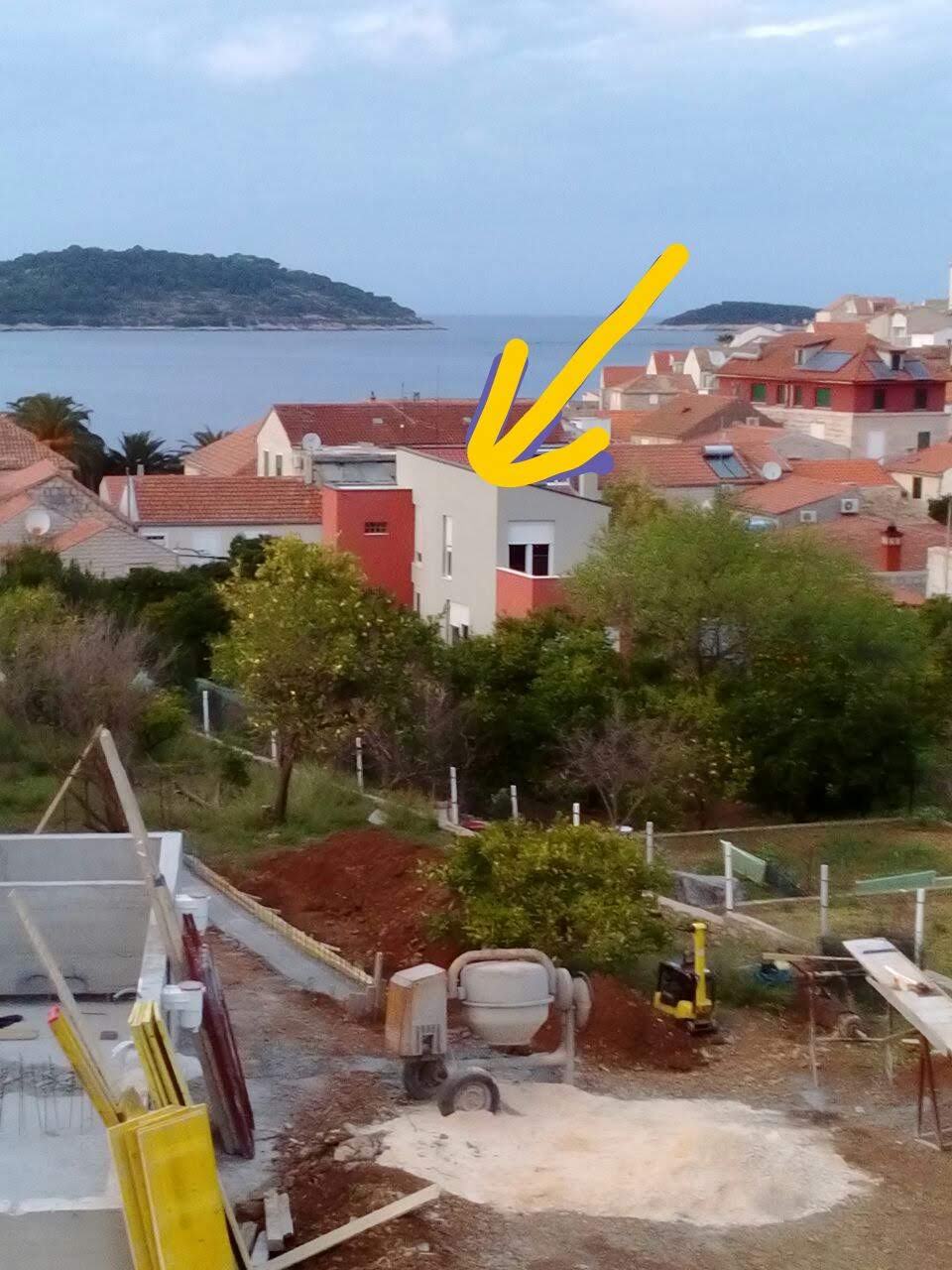 Otok Vis, mesto VIS - Kut, Samostojna hiša z vrtom. (prodaja)