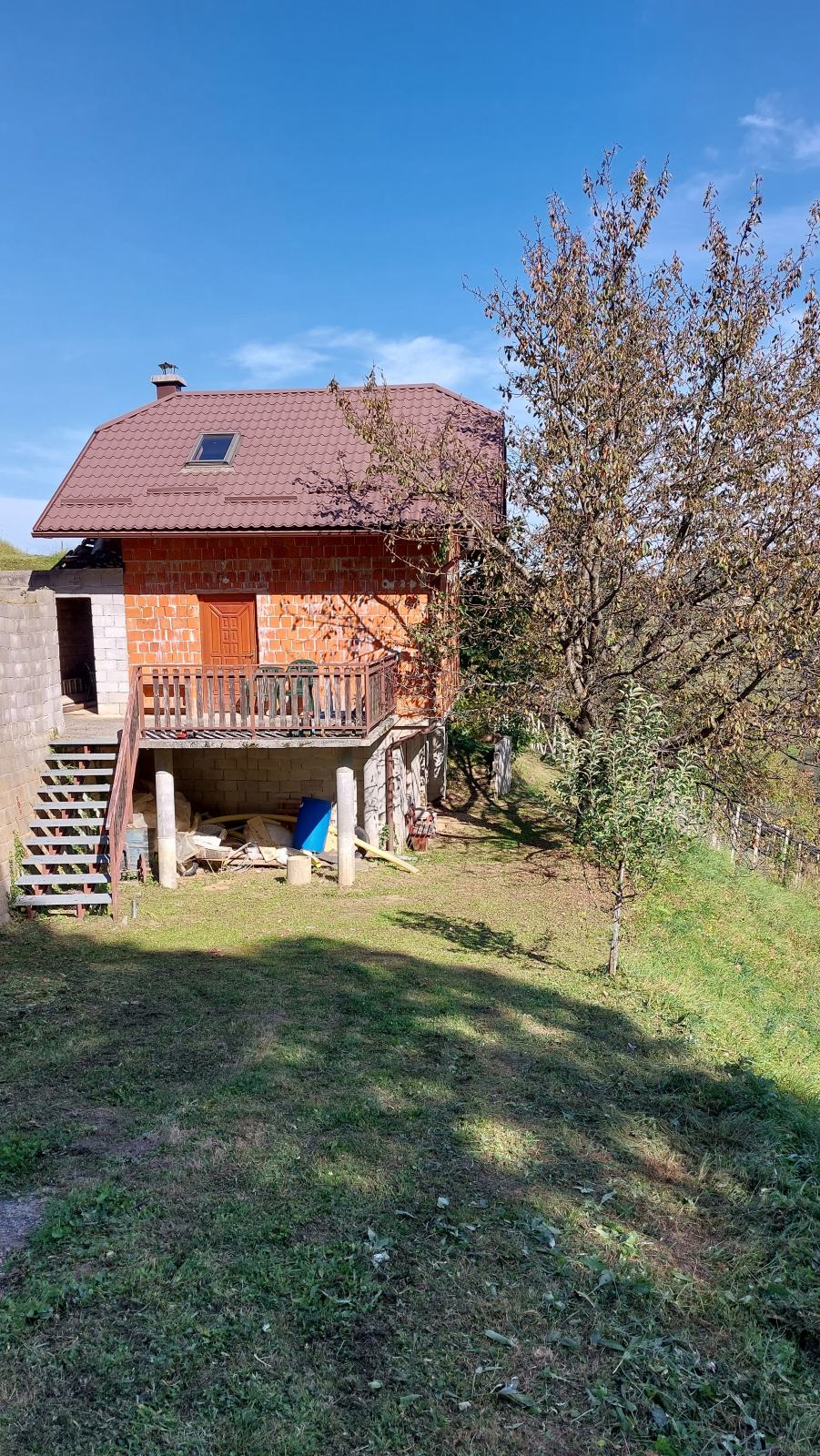 Pod Bočem prodamo lepo zidanico.