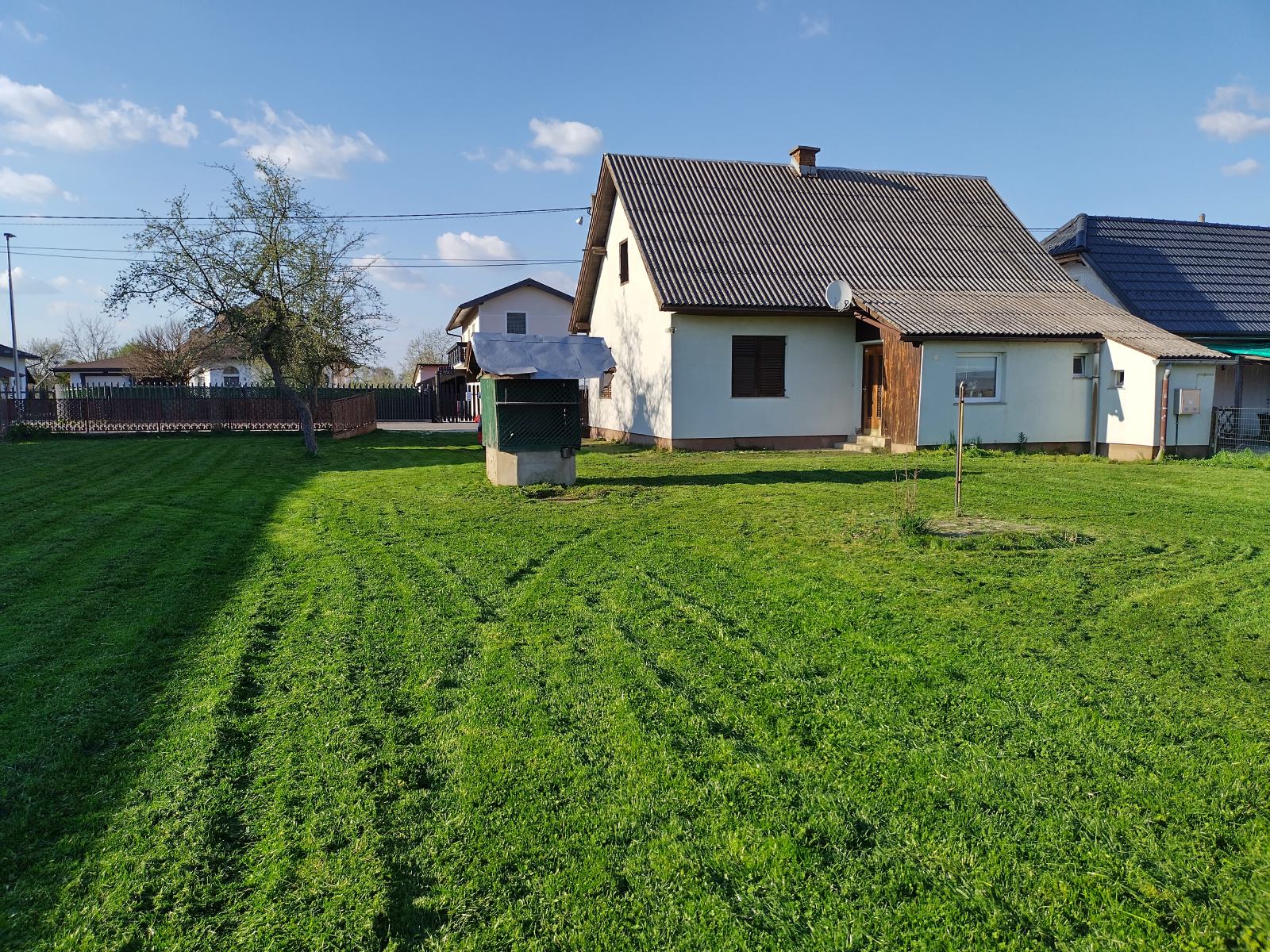Hiša z vsemi dokumenti in UD dovoljenjem ter 2774 m2 gradbene parcele
