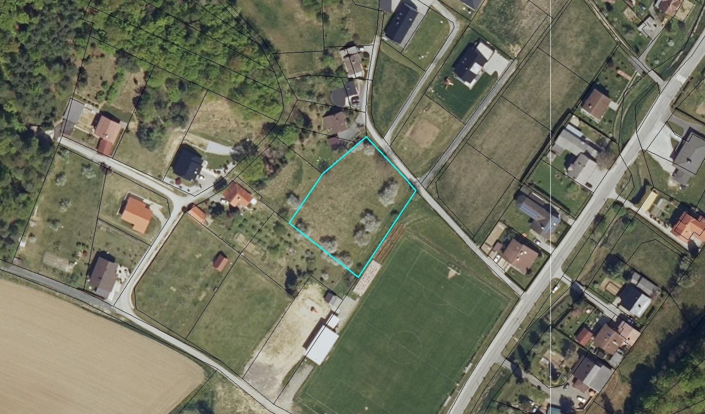 Prodam parcelo pri Gradu na Goričkem, v velikosti 2765 m2