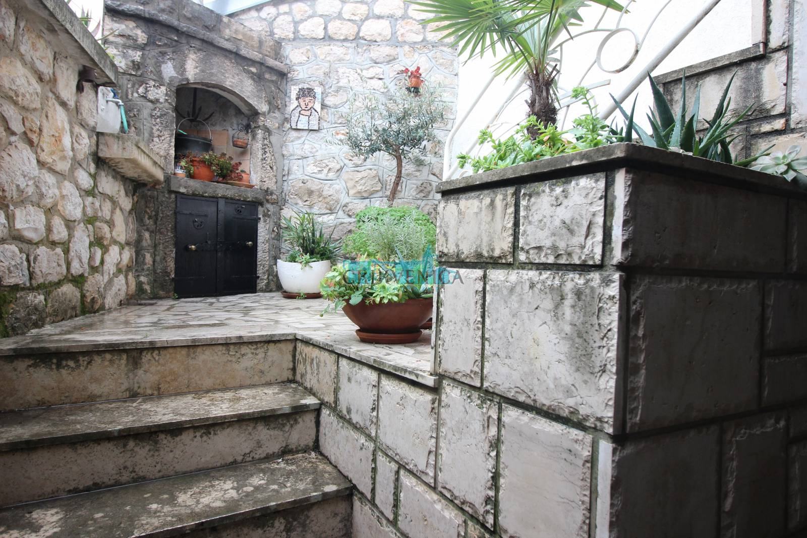 SELCE - Hiša z 2 apartmaja (prodaja)