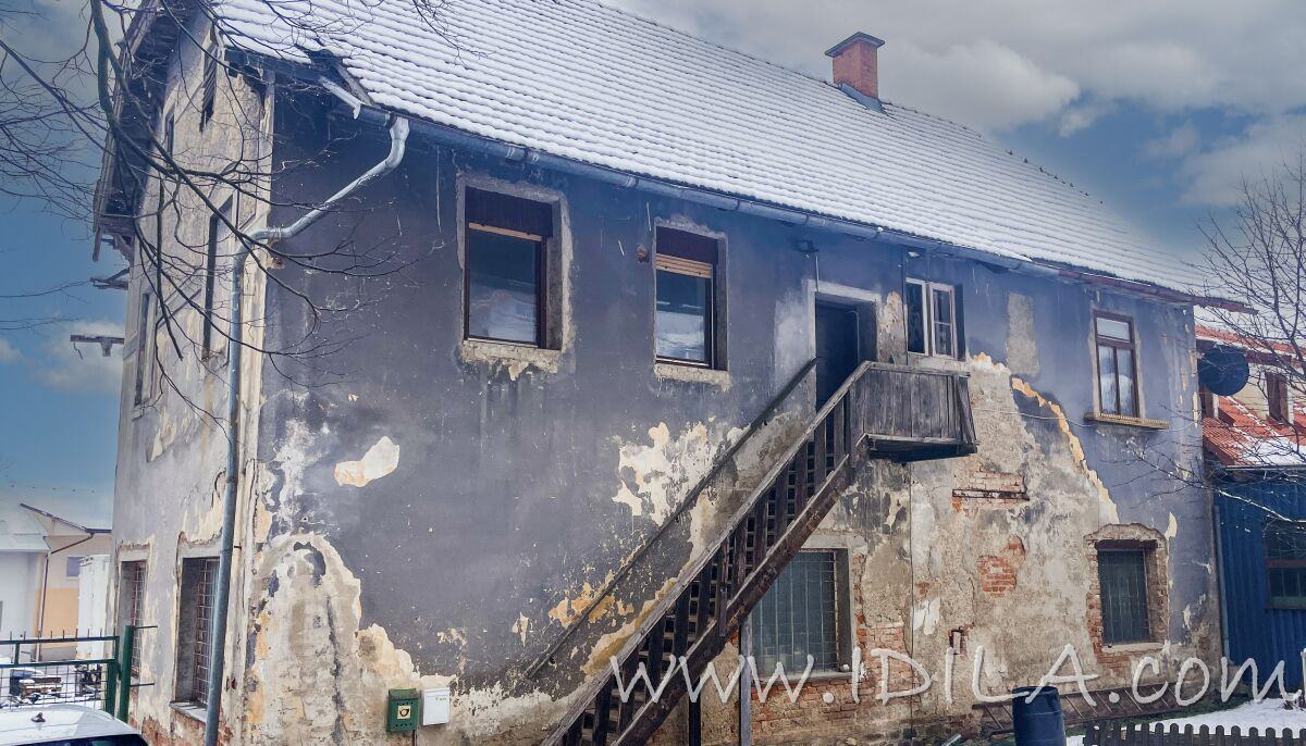 Skladišče in stanovanji v starejši poslovno-stanovanjski stavbi v Sliv (prodaja)
