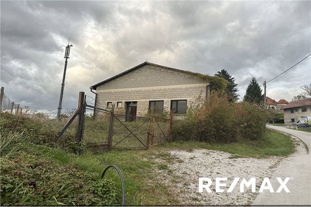 Skladišče pri Ločah (prodaja)