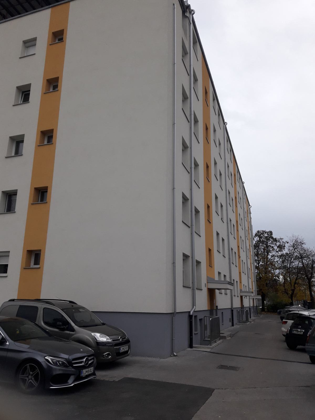 Soba v Siski, 13 m2, 5. nadstropje, klet v izmeri 2 m2 (prodaja)