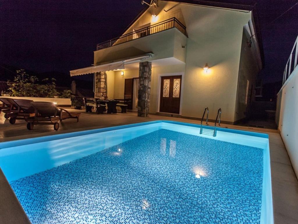 Tribalj 300m2 (prodaja)