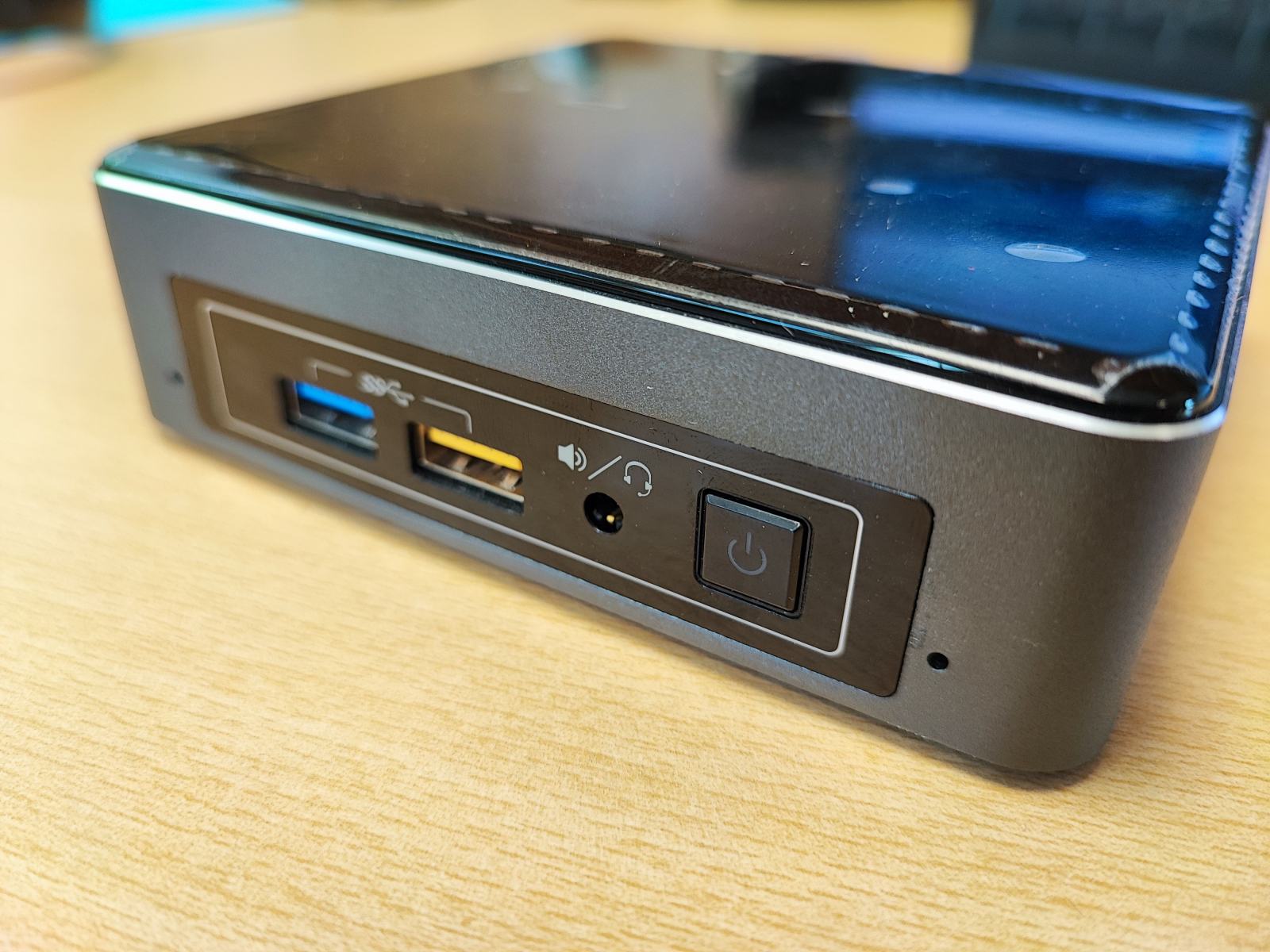 Intel NUC7i5BNK, i5-7260U/8GB RAM/256GB NVMe/Wifi/Bluetooth/4K/Win10