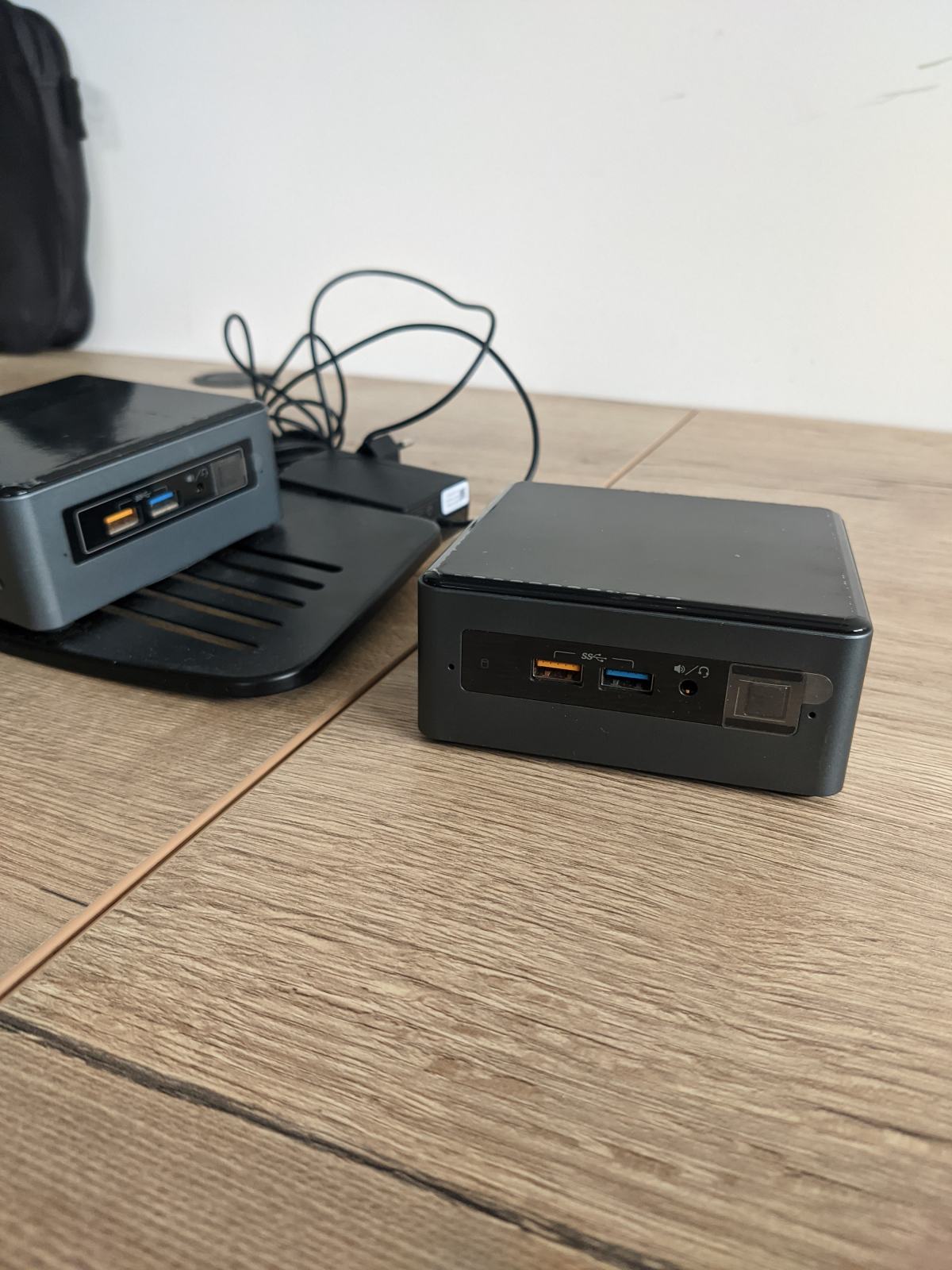 Intel NUC7JY 2 kosa