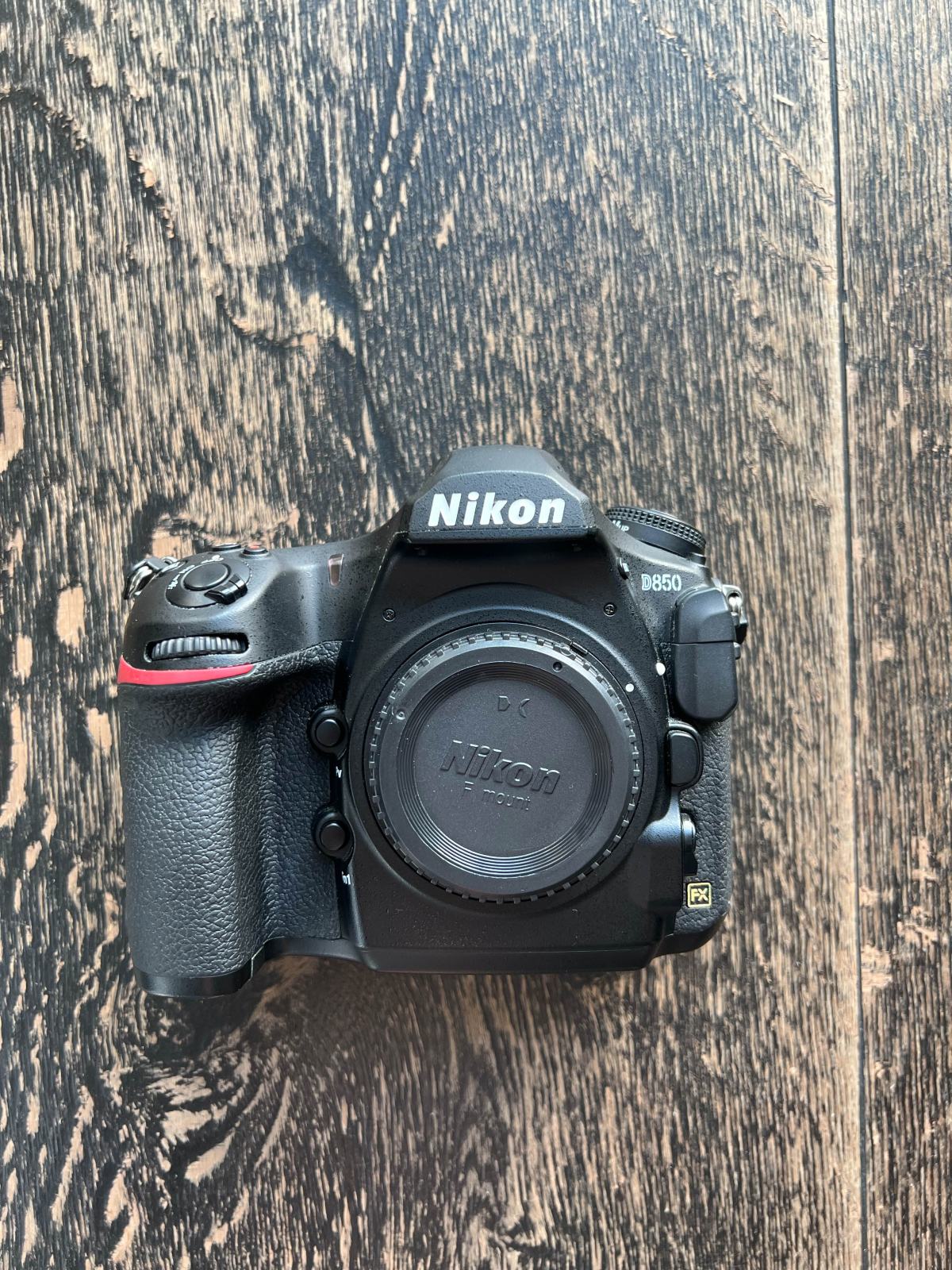 Nikon D850 + Nikon MB-D18 Battery Grip