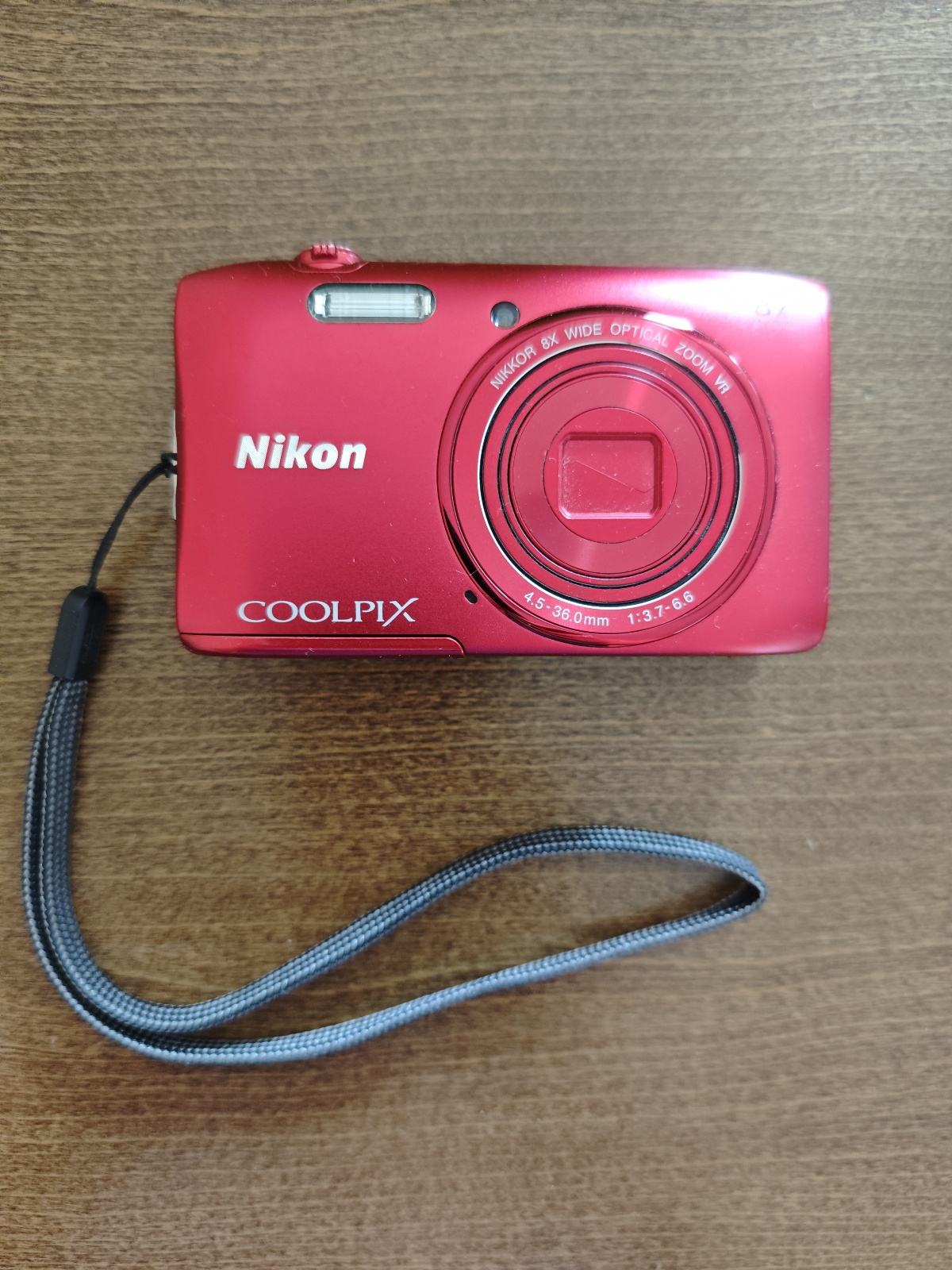 Digitalni kompaktni fotoaparat Nikon