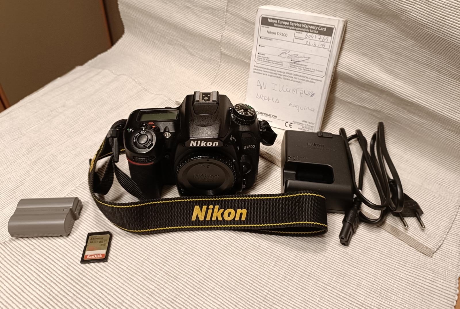 Nikon D7500 + AF-S DX NIKKOR 18-140mm (objektiv GRATIS)