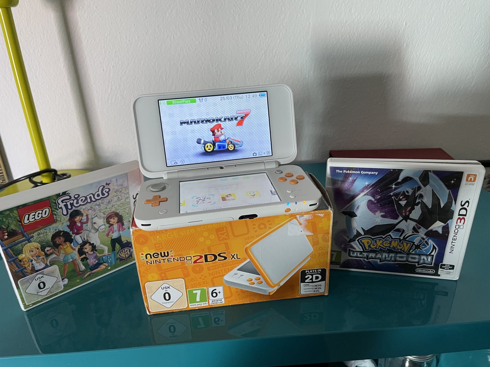 Nintendo 2DS XL odklenjen + Pokemon Ultra Moon + Lego friends
