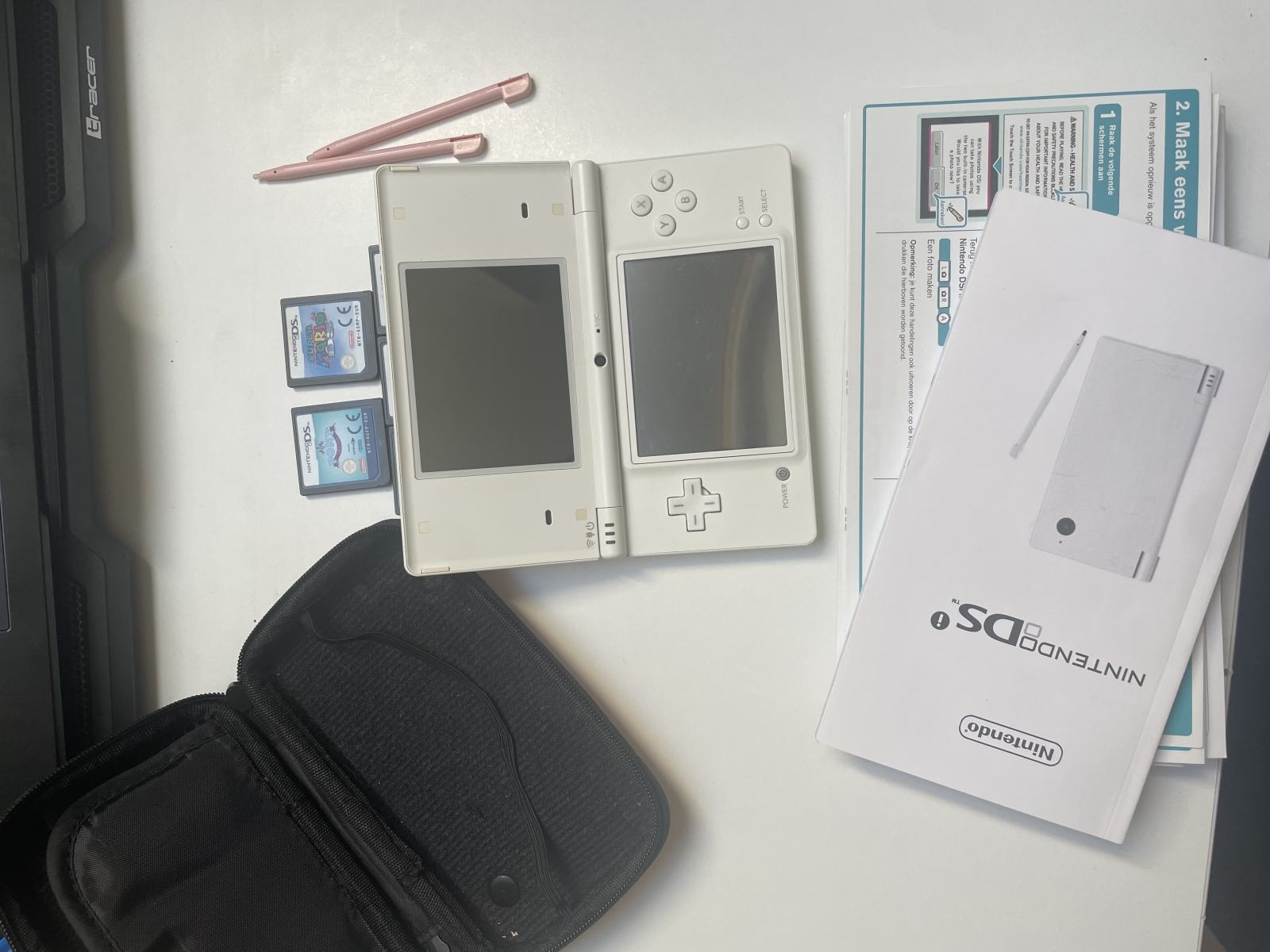 Nintendo DSi + 7 igric in oprema (ovitek, palčke, original navodila)