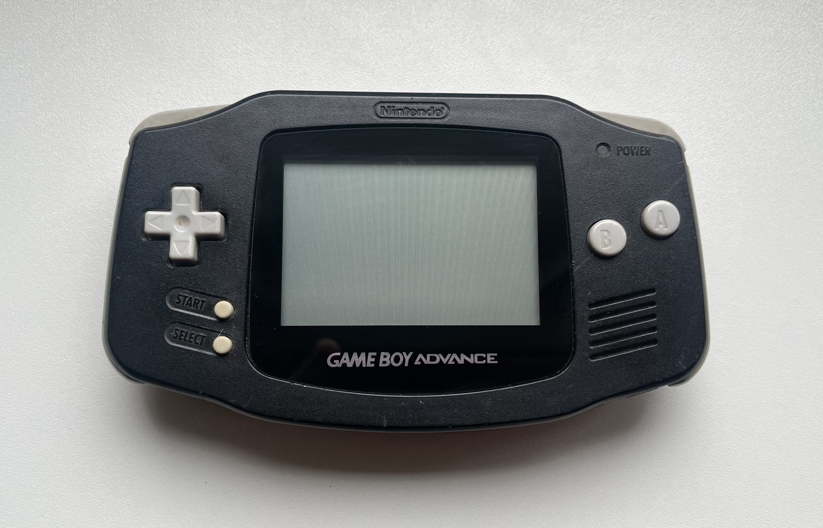 Gameboy Advance, črn, 100% delujoč, lepo ohranjen