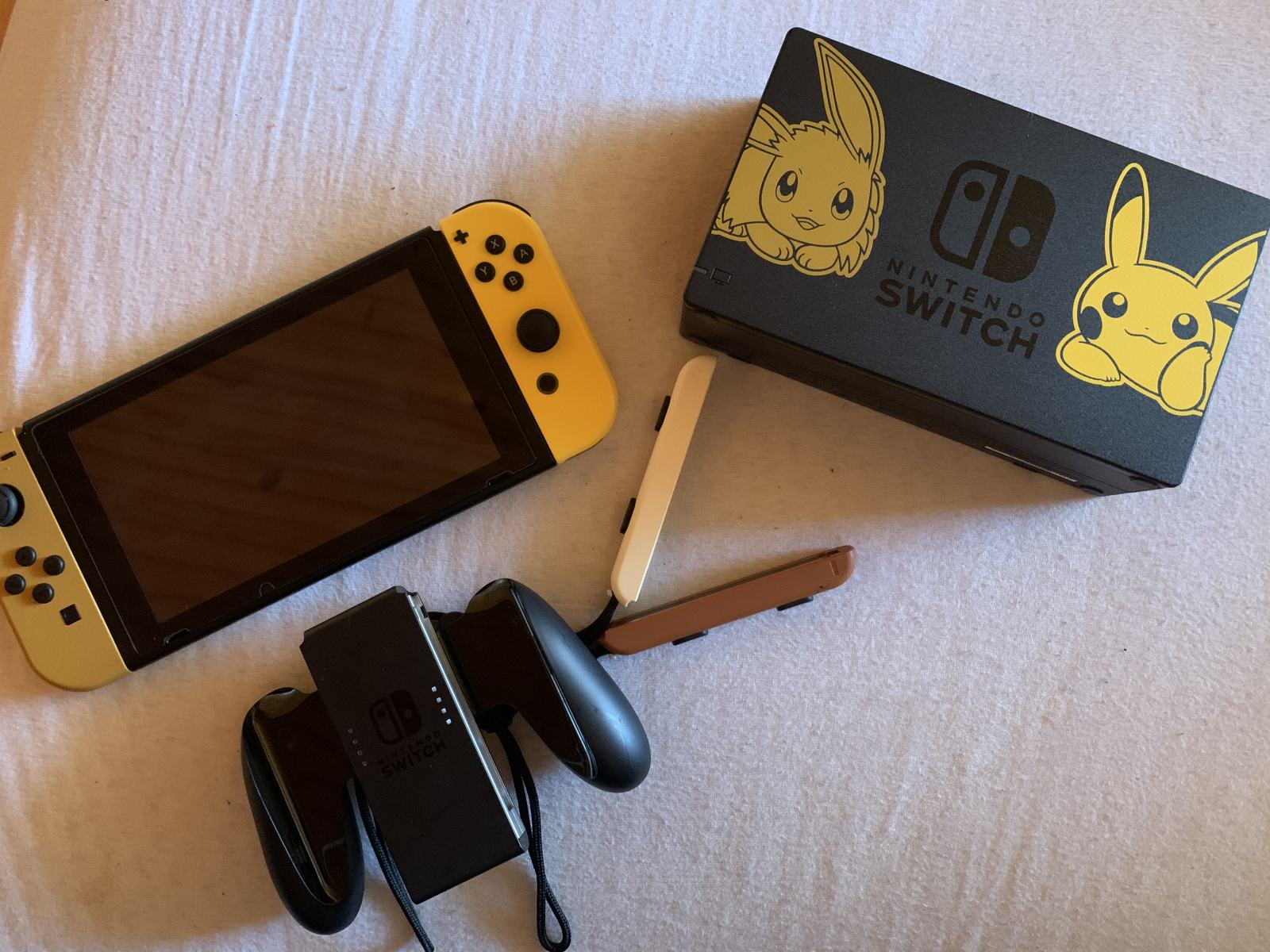 Nintendo Switch Pokemon: Let’s Go, Eevee! Edition