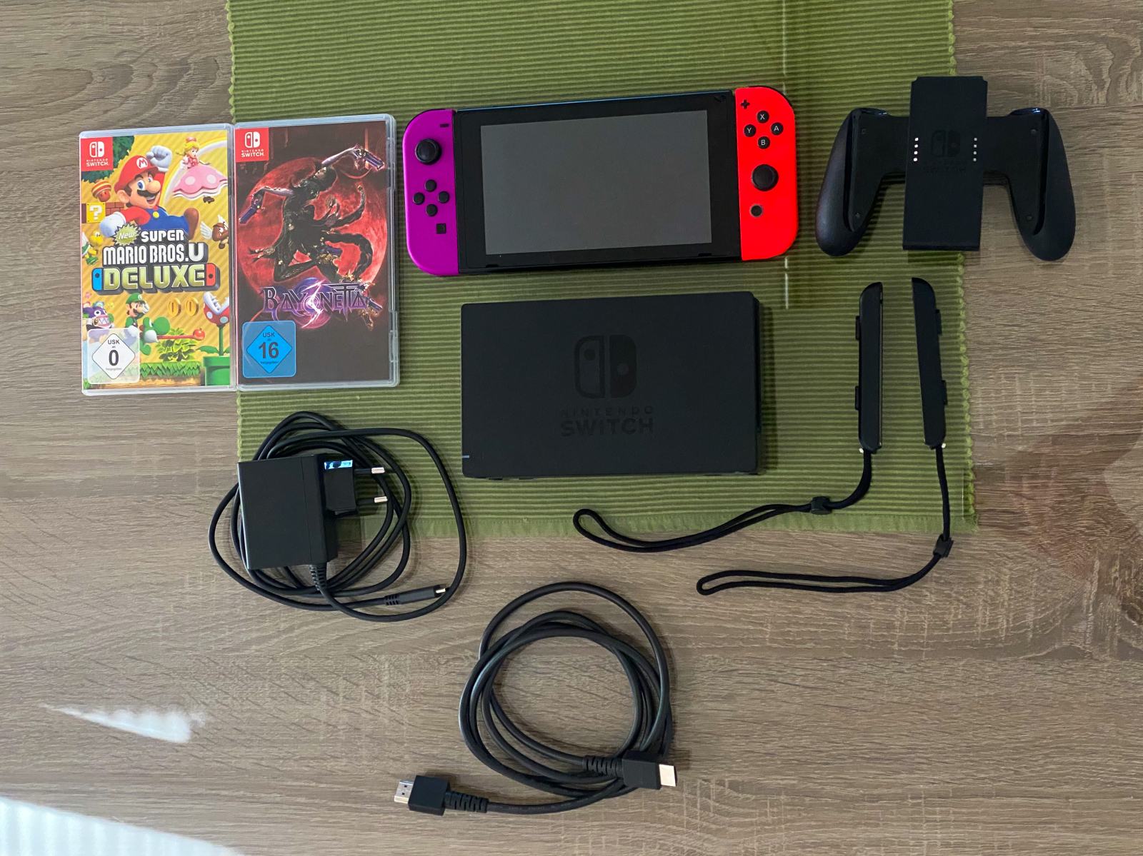 NINTENDO SWITCH V2 + Super Mario bros & Bayonetta 3