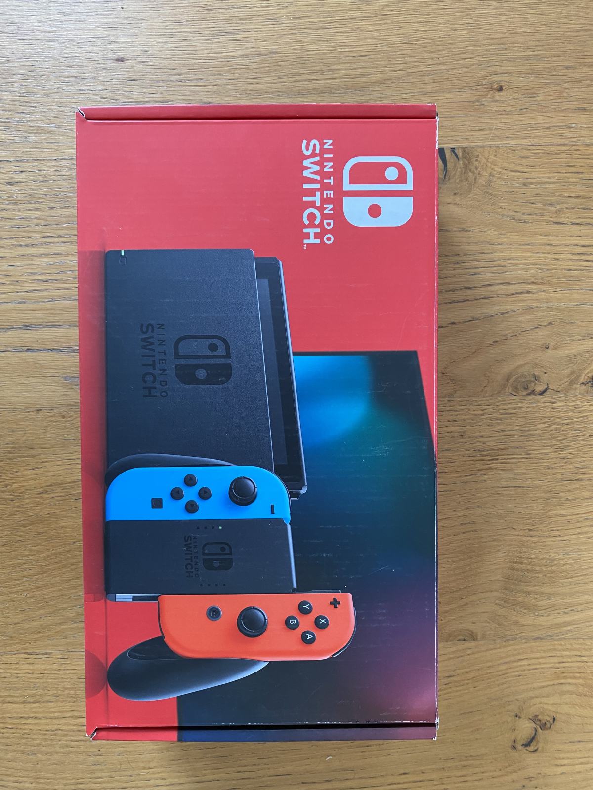 Prodam NINTENDO SWITCH (Red and Blue Joy-Con) igralna konzola