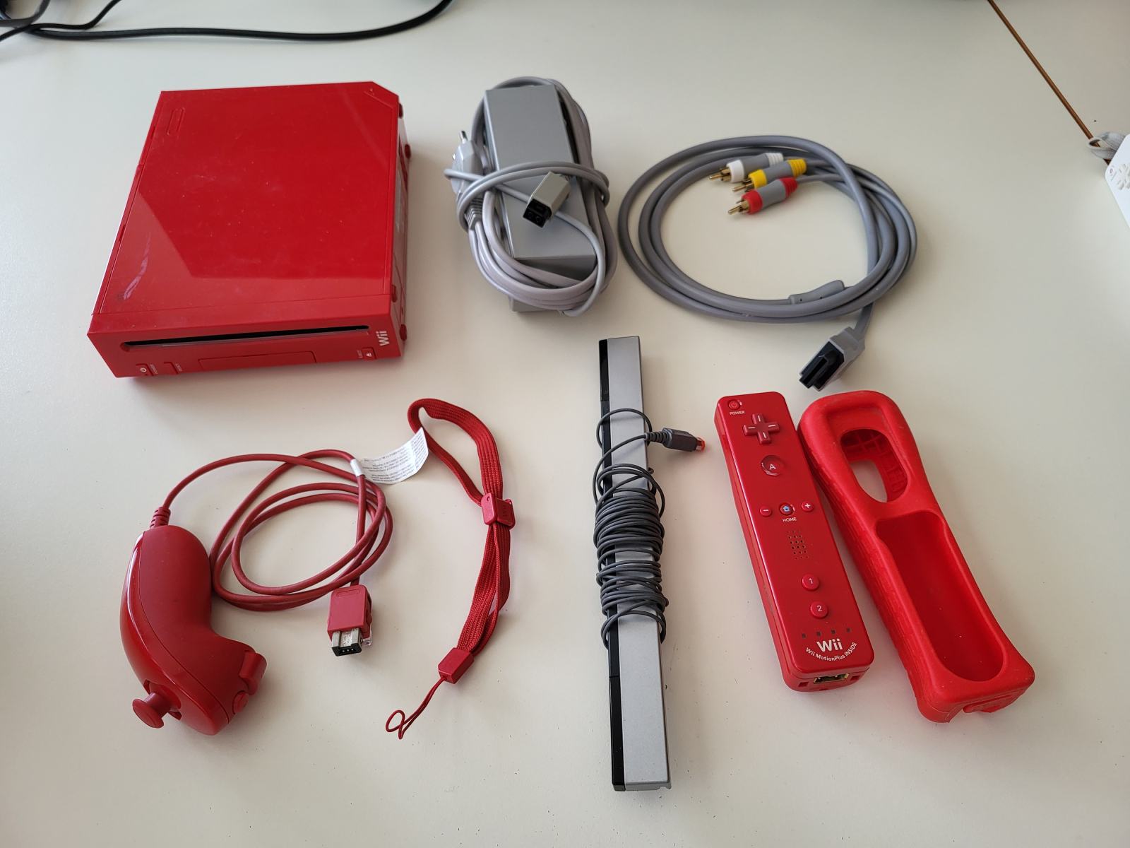 NINTENDO WII RED RDEČ