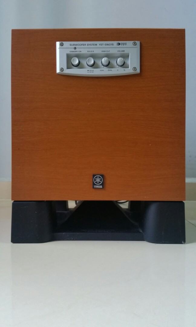 Aktivni subwoofer Yamaha YST-SW215 UGODNO!!!!