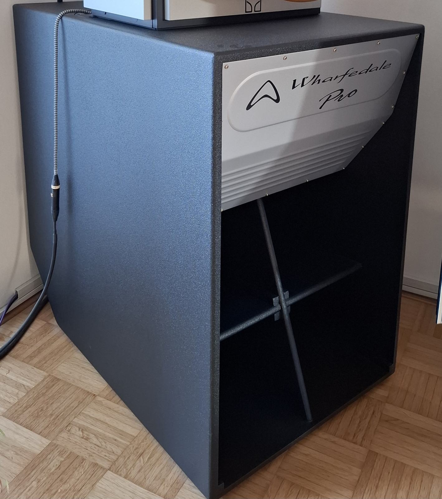 Wharfedale Pro DELTA F18B 2 kosa