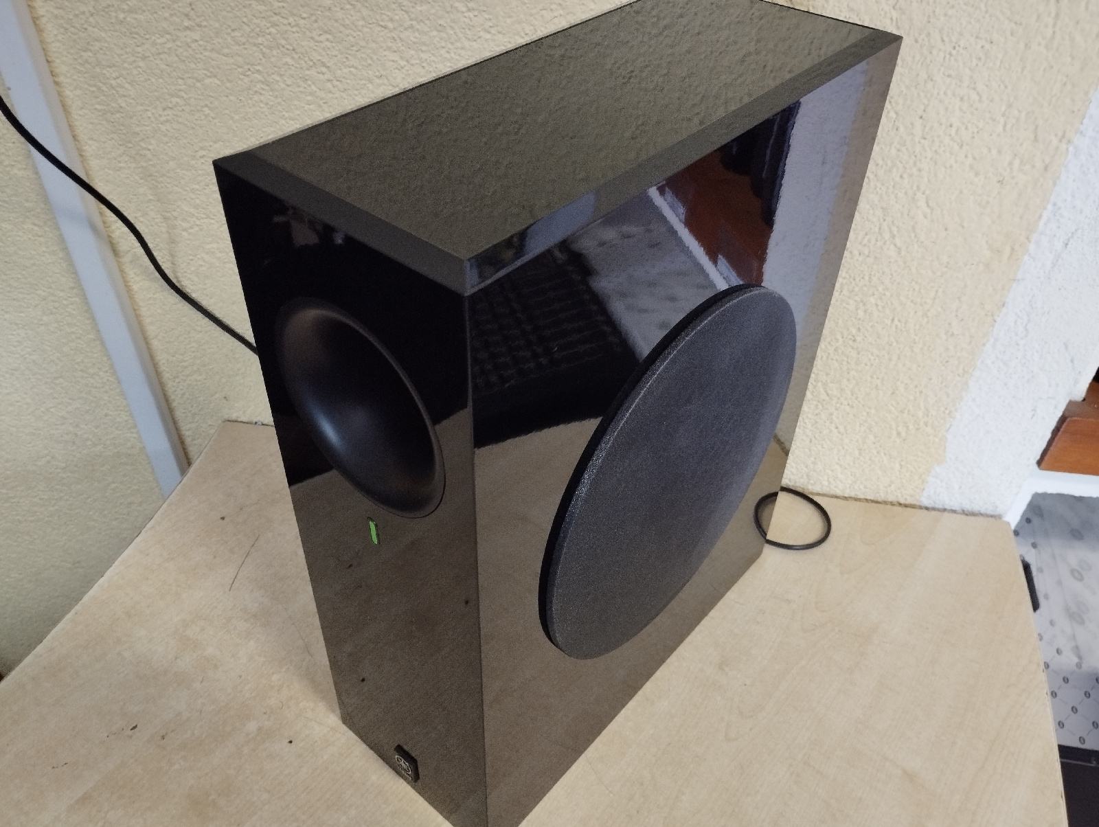 YAMAHA NS-SW210, aktivni subwoofer, 100W