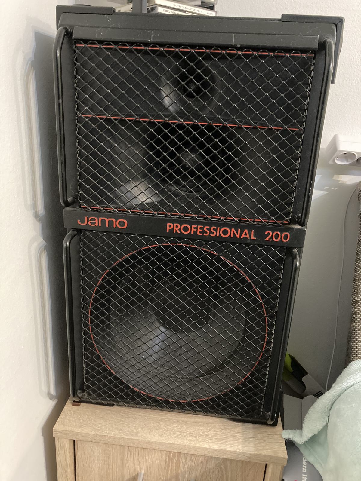 Zvočnik Jamo Professional 200