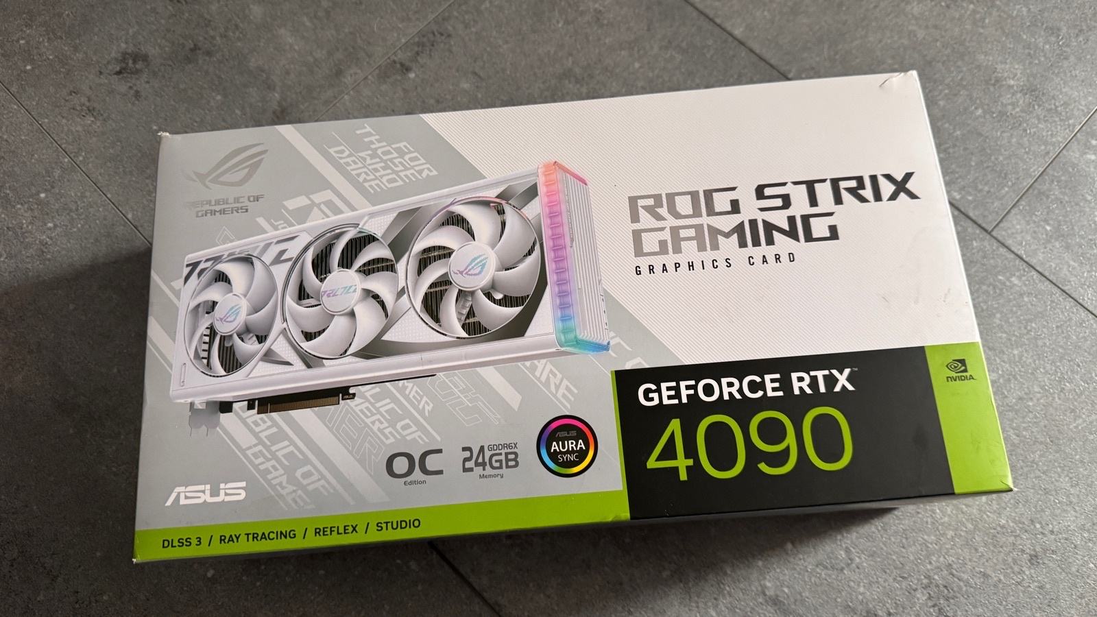 GeForce RTX 4090 24gb rog strix white