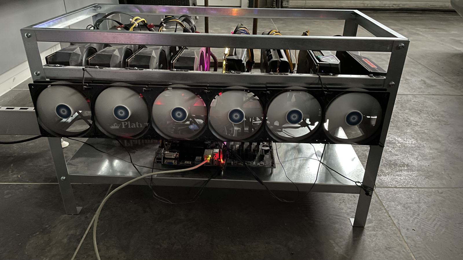 P: Mining Rig 3070 , 3080 , rx6800 , rx6600, rx6900, b250 , napajalnik