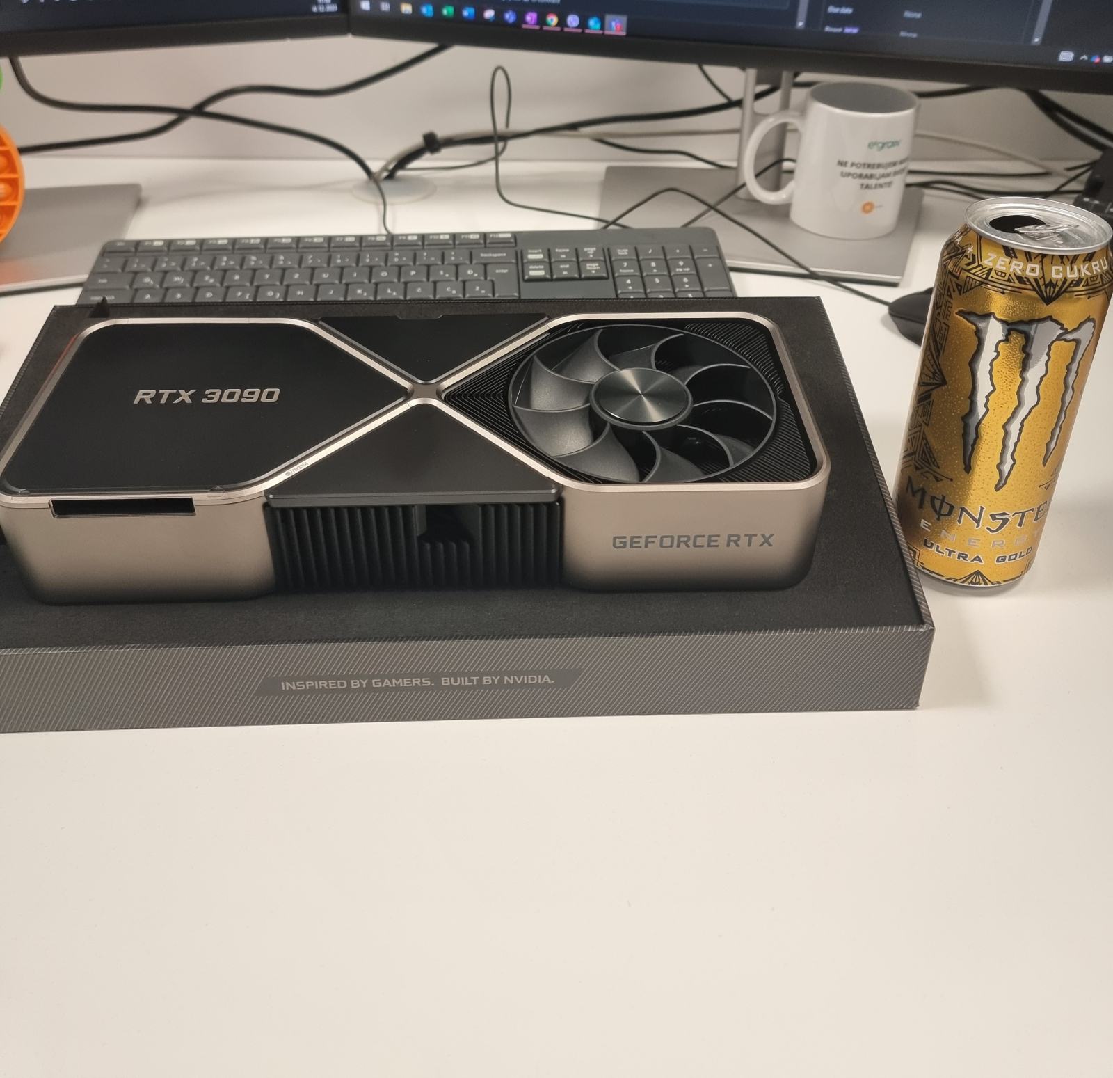 Nvidia RTX 3090 FE - RTX3090