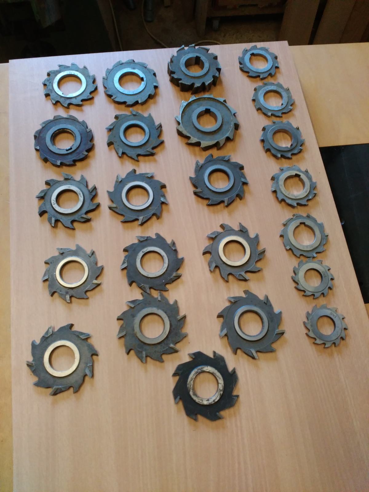 kolutni rezkarji za kovino