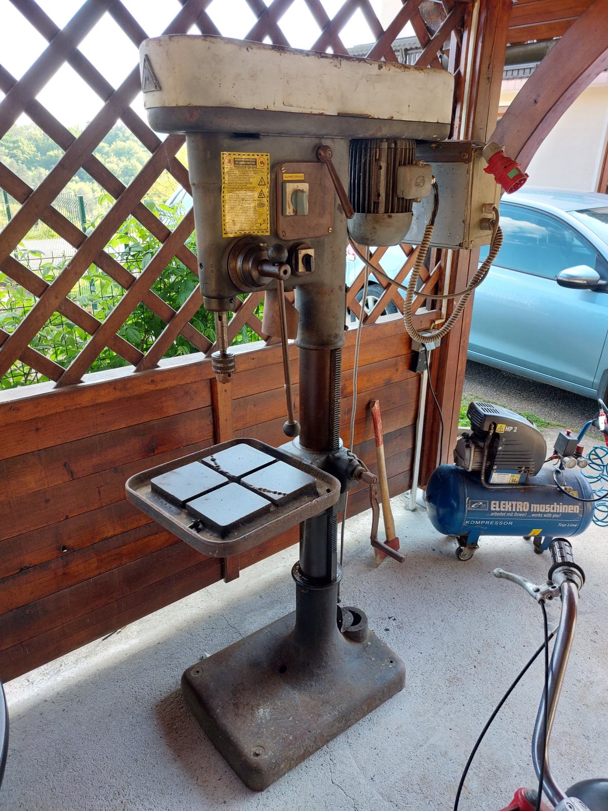 Prodam vrtalni stroj