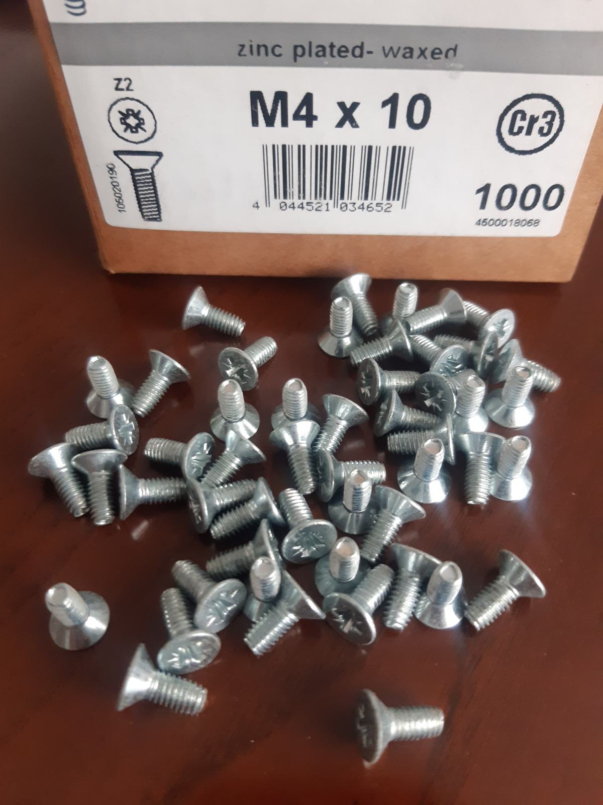 Vijak M4 x 10mm z vgrezno glavo