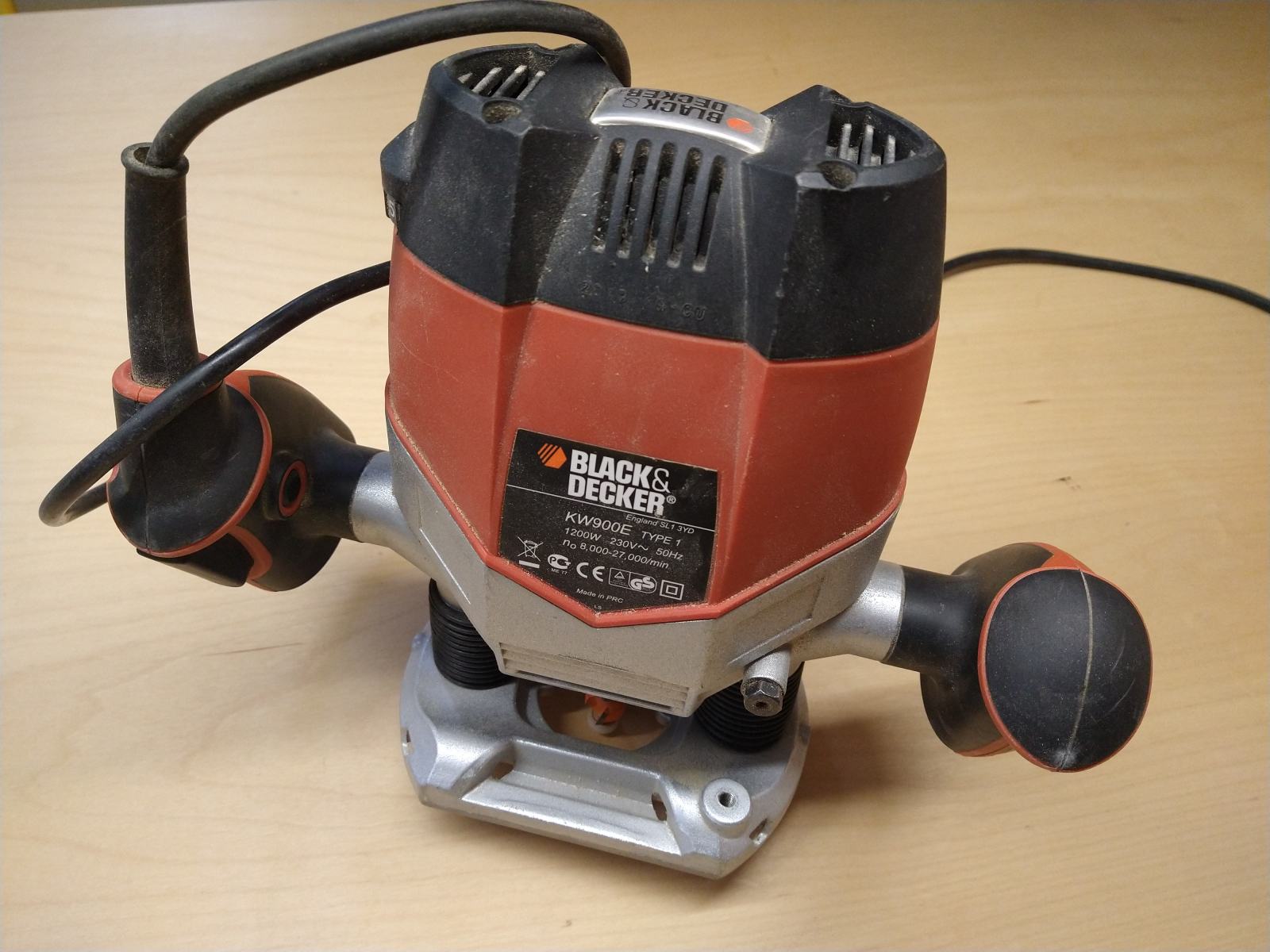 Nadrezkar Black&Decker KW900E