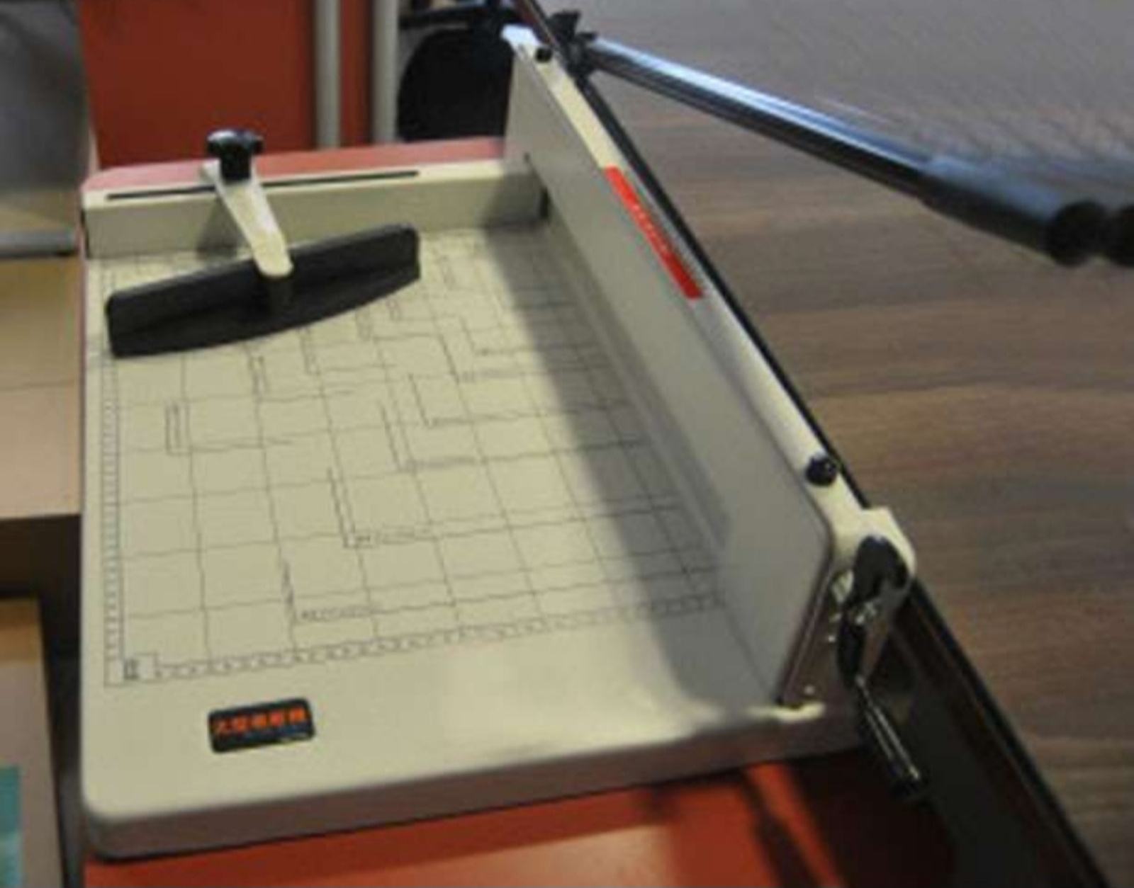 Giljotina, rezalnik za papir