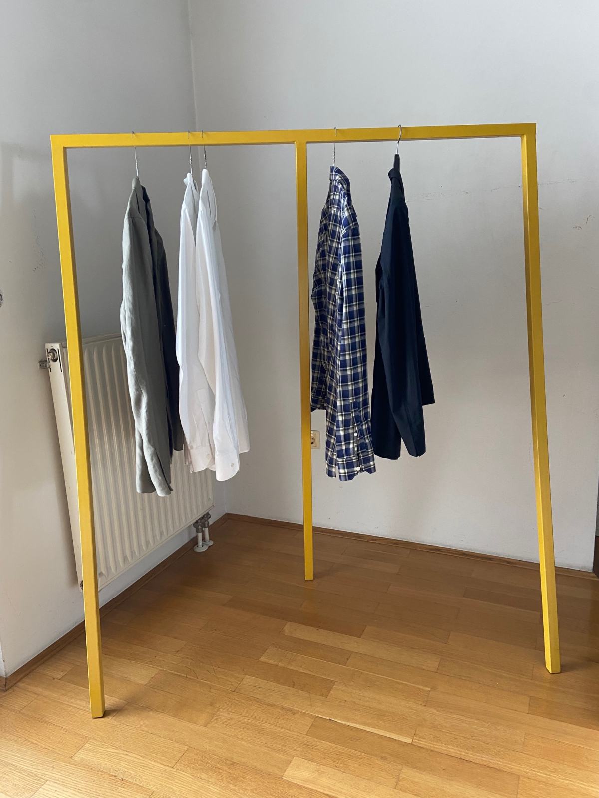 Dizajnersko garderobno stojalo HAY LOOP STAND WARDROBE