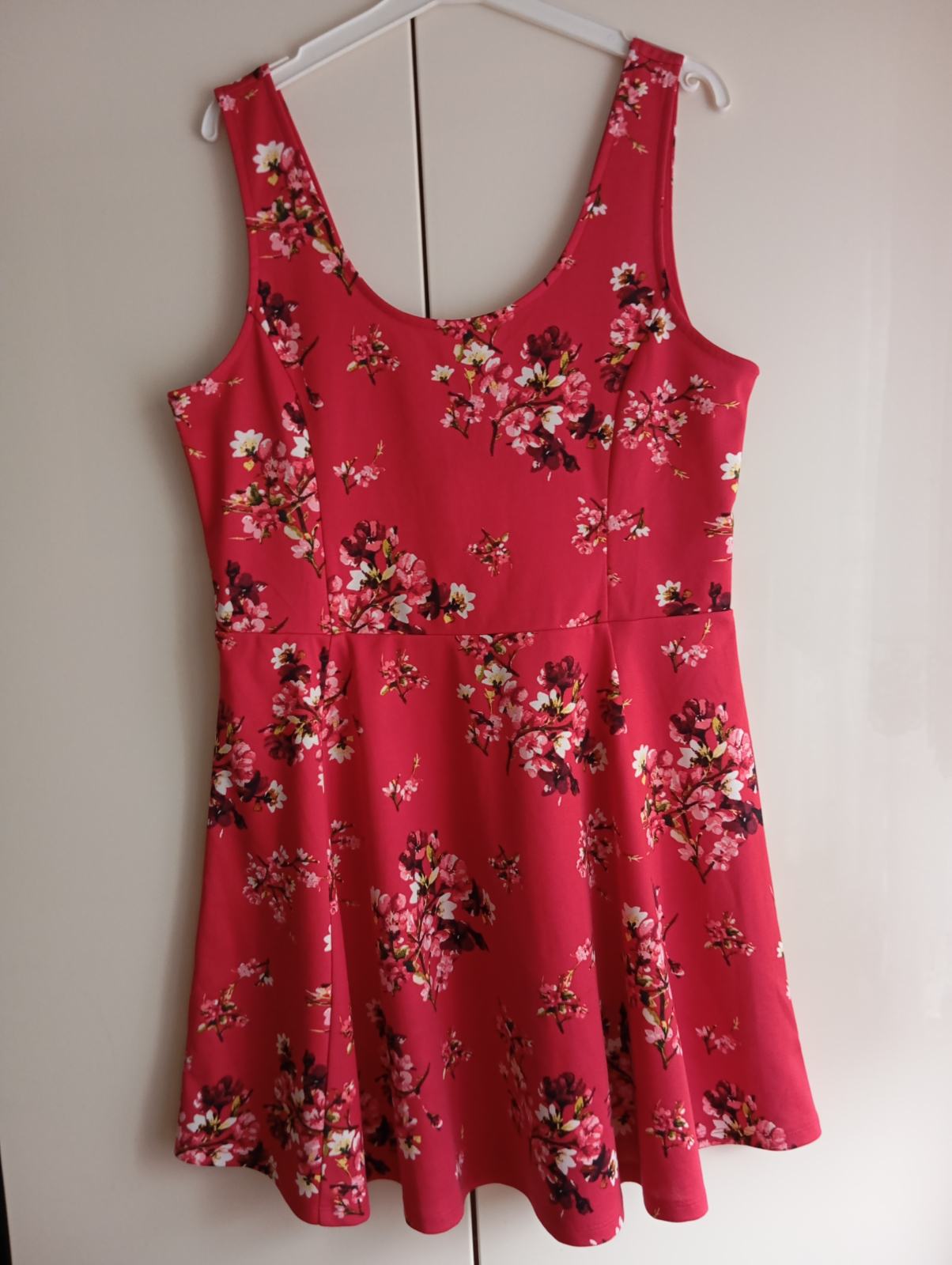 H&M NOVA RDEČA CVETLIČNA OBLEKA 44