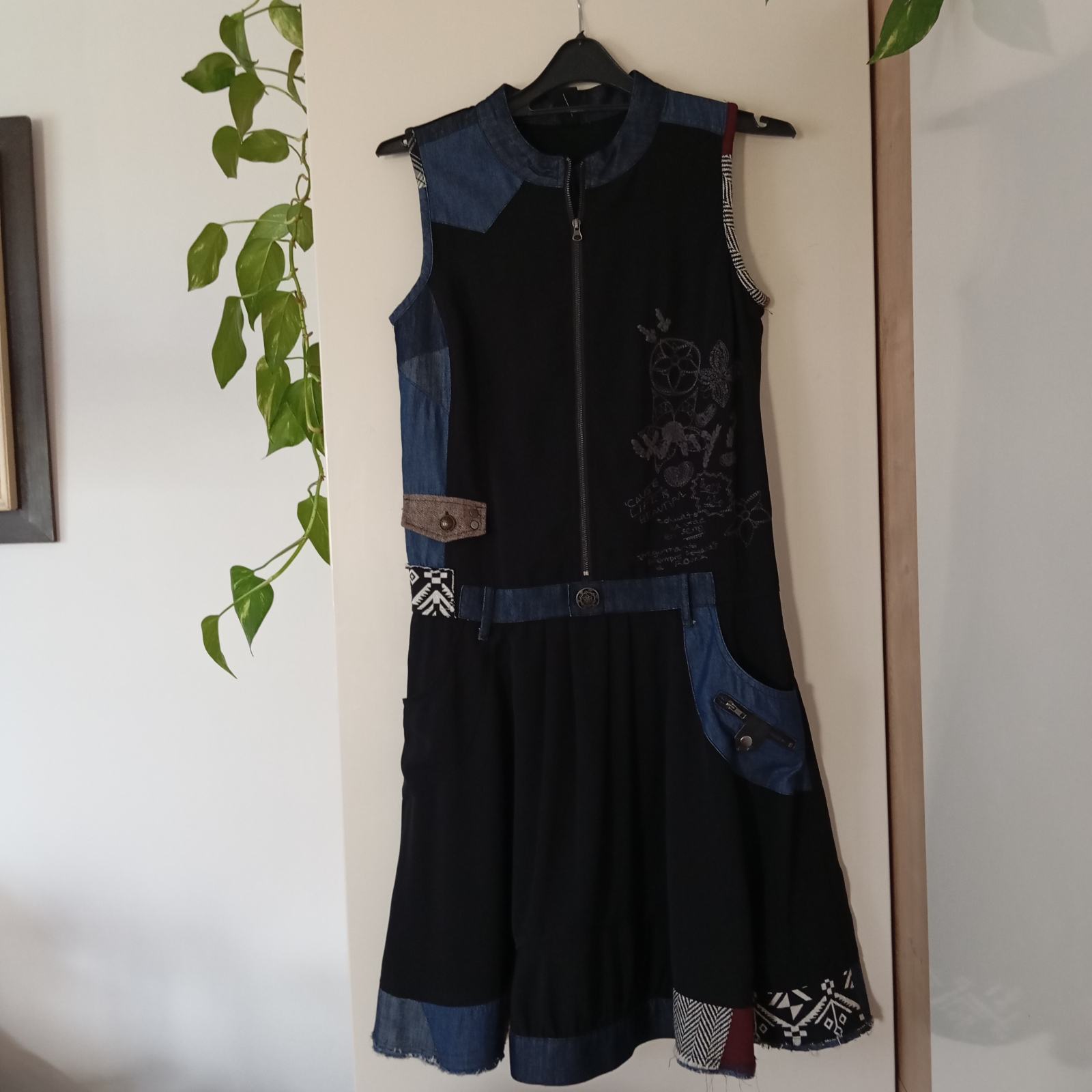 DESIGUL NOVA ČRNO JEANS OBLEKA 38