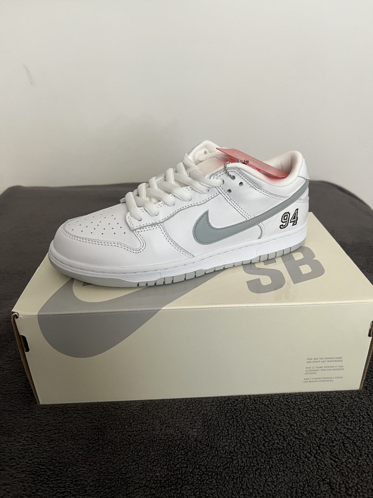 Nike supreme sb dunk