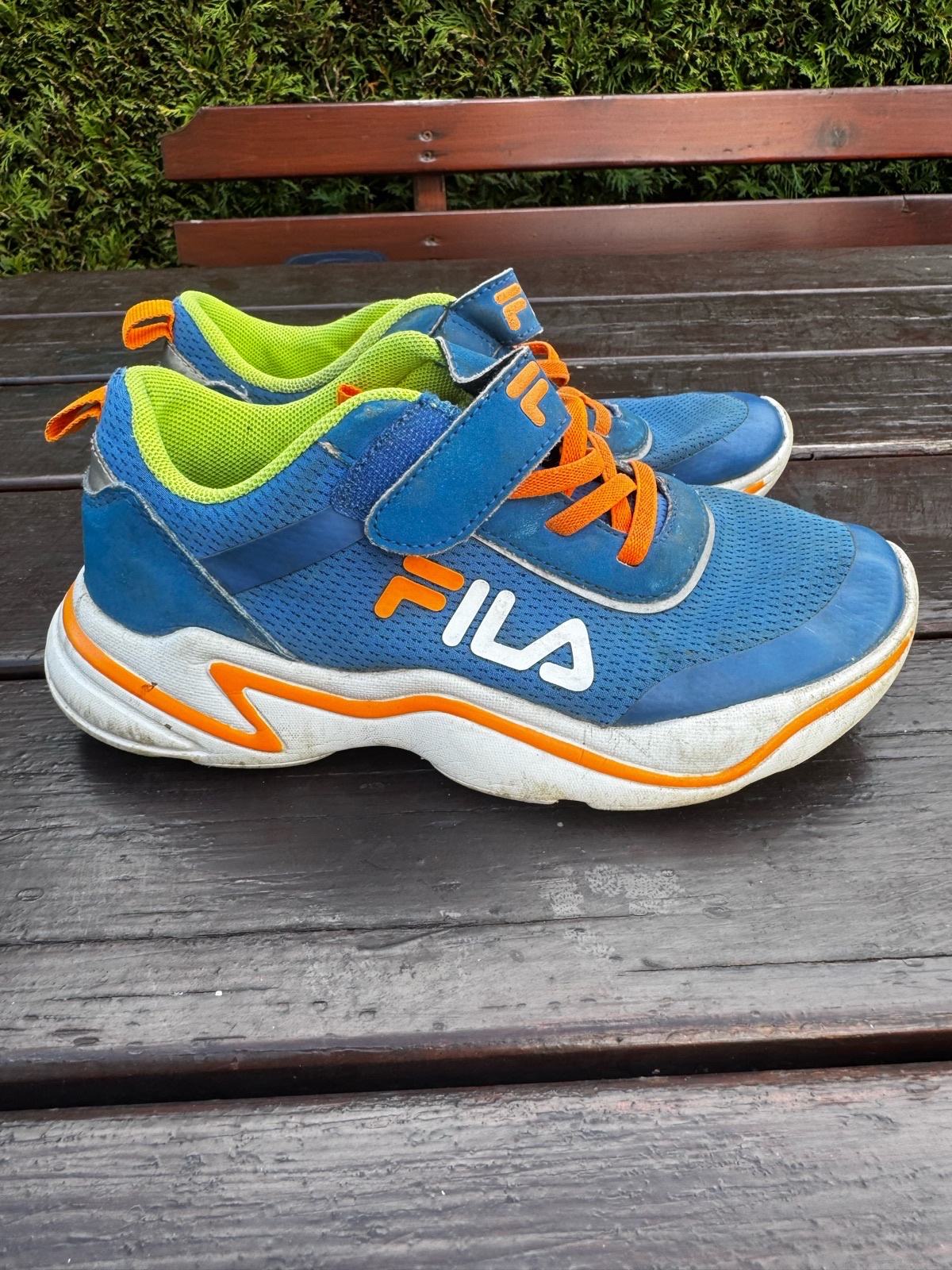 Superge Fila, 33
